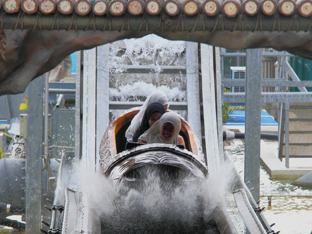 5 rides at Jerudong Park Playground you won't want to miss - The Scoop