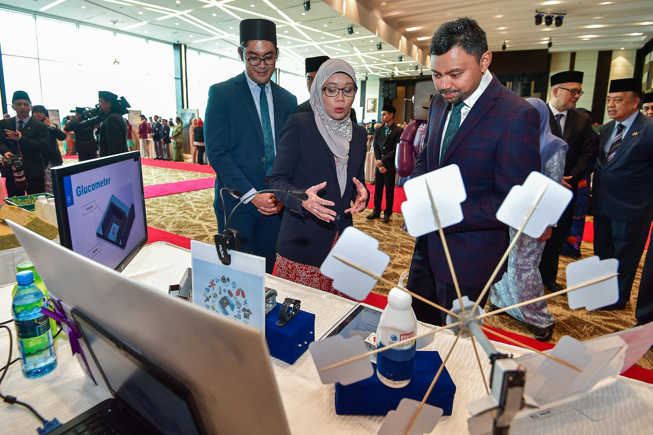 Pen for dyslexics, sensory suit for the blind among prized entries for ...