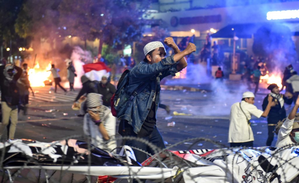 Indonesian troops flood Jakarta streets after post-election riots - The ...
