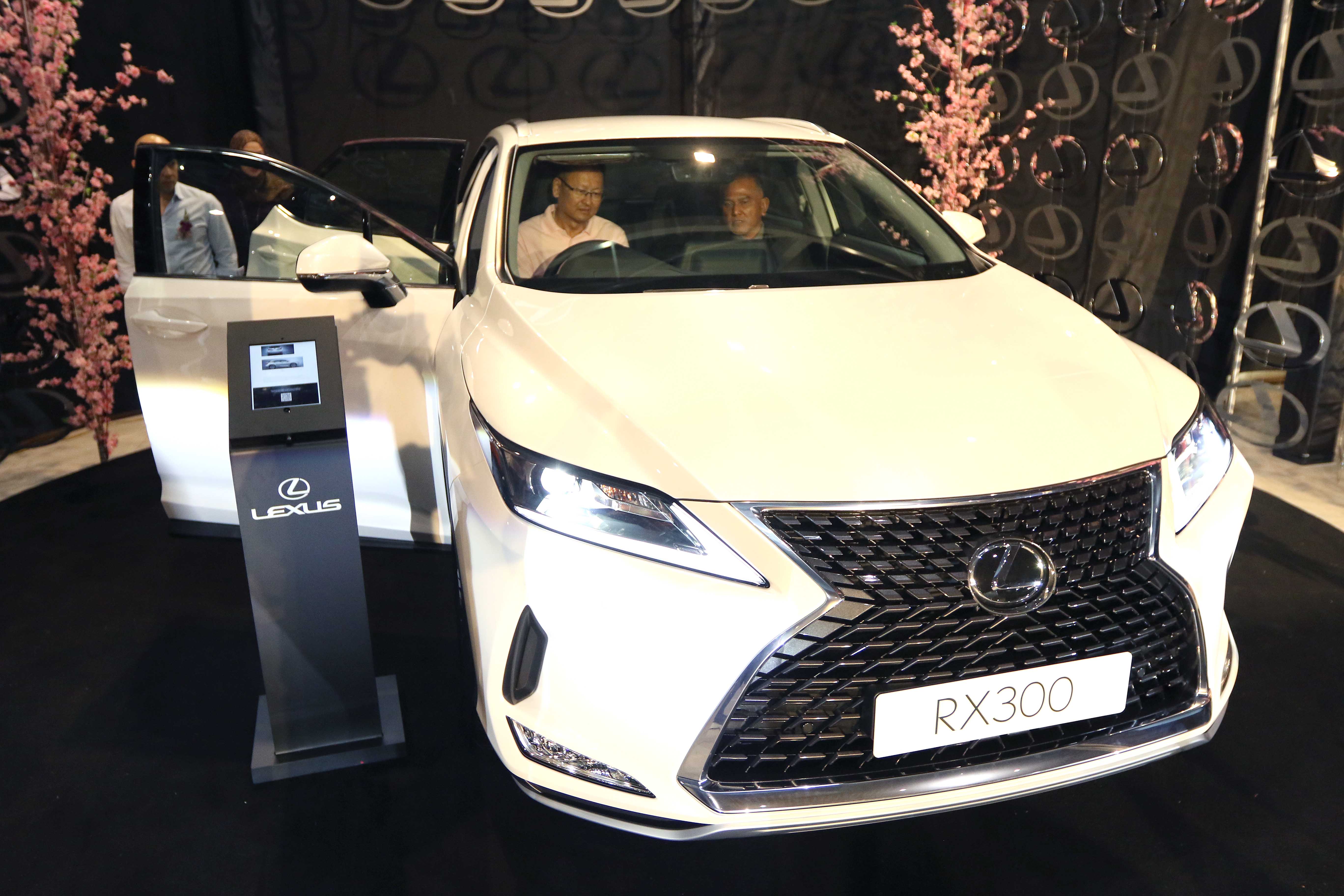 Lexus RX 2020 blends luxury and performance - The Scoop