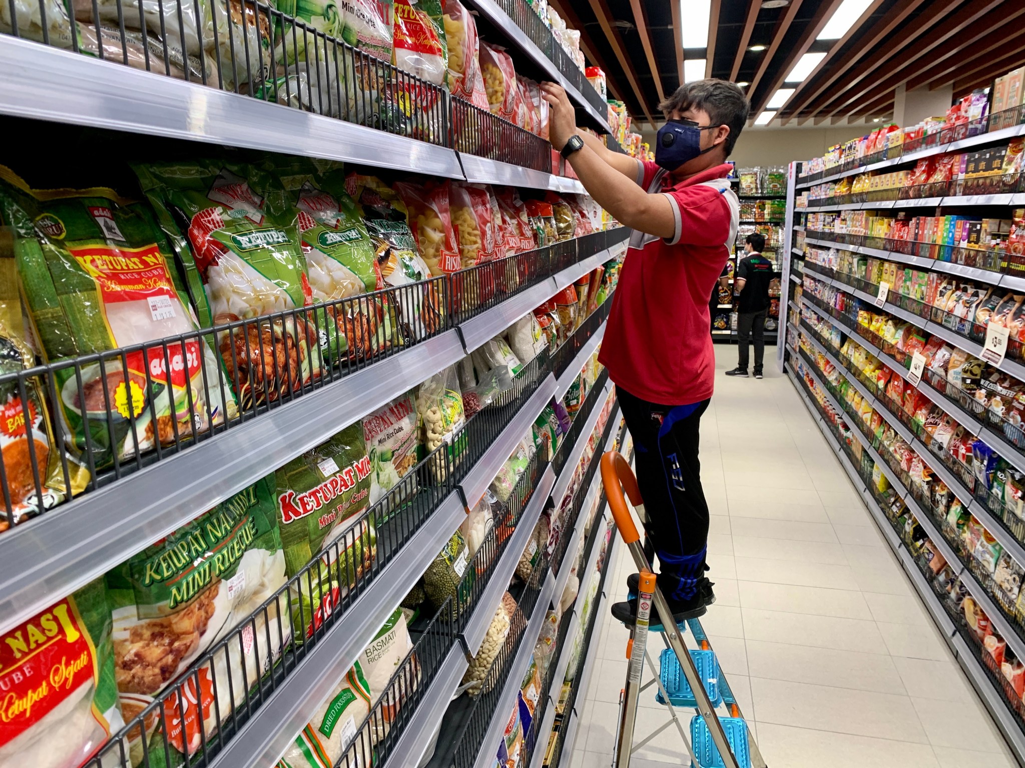 Maju Grocer Supermarket: From village food mart to modern retail store ...