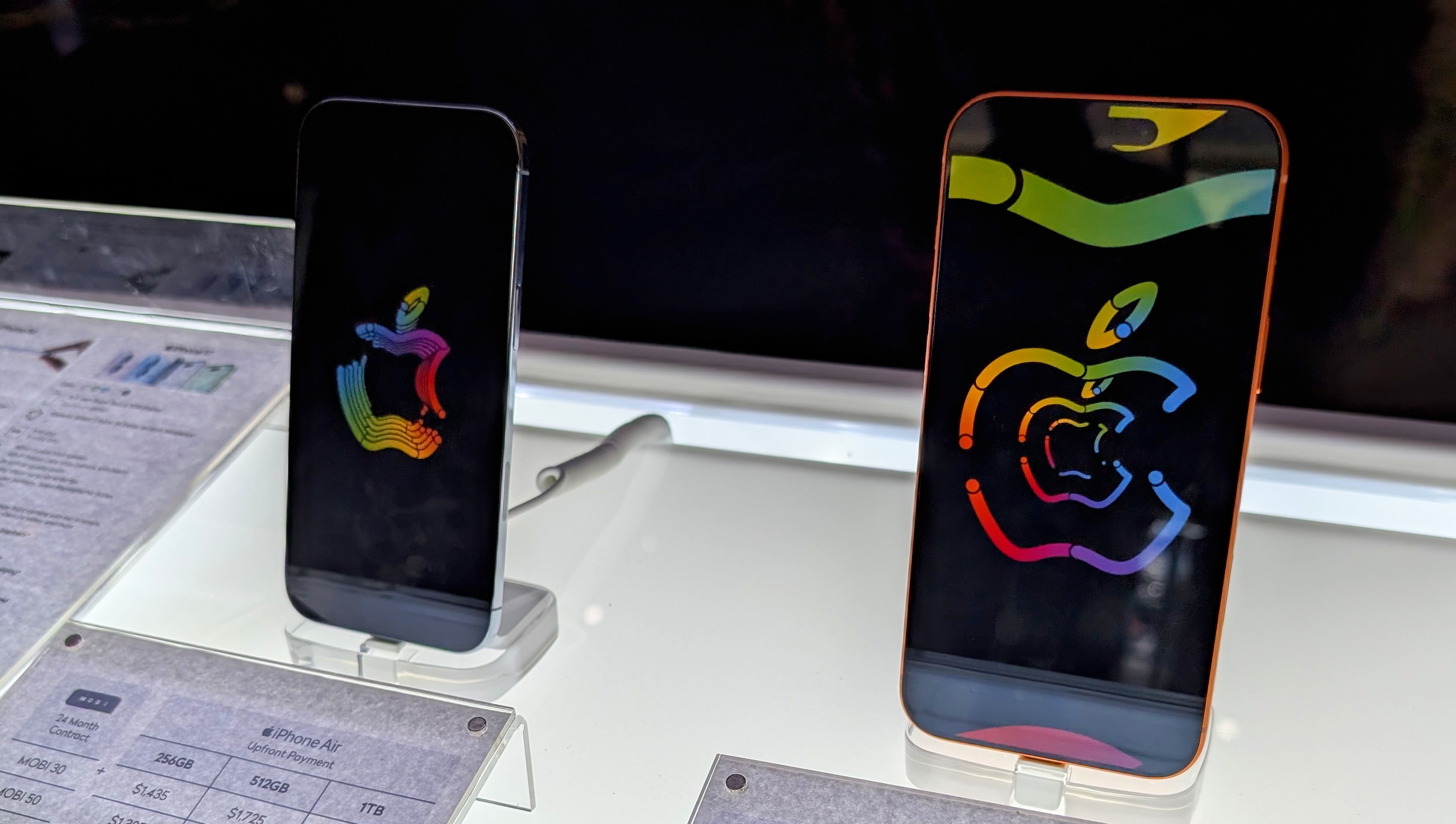 iPhone 17 Arrives in Brunei with DST’s Mobi Bundle Plans - The Scoop