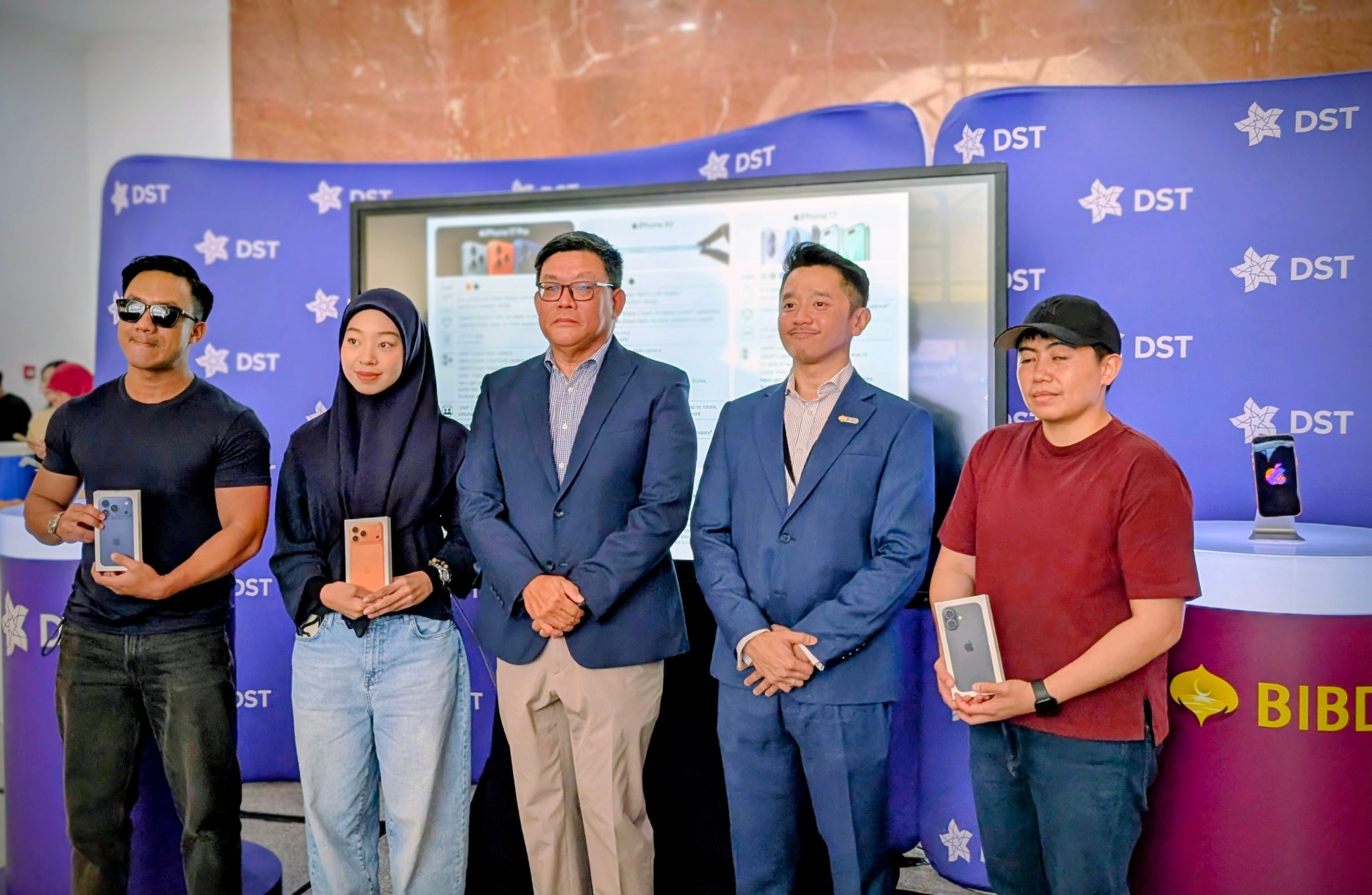 iPhone 17 Arrives in Brunei with DST’s Mobi Bundle Plans - The Scoop
